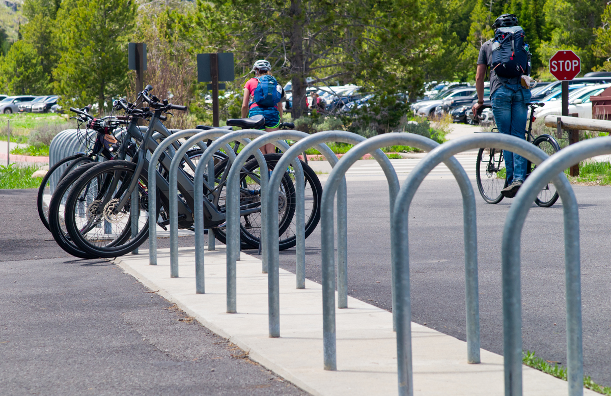 Feds get new guidelines for e-bikes in national parks, forests - WyoFile