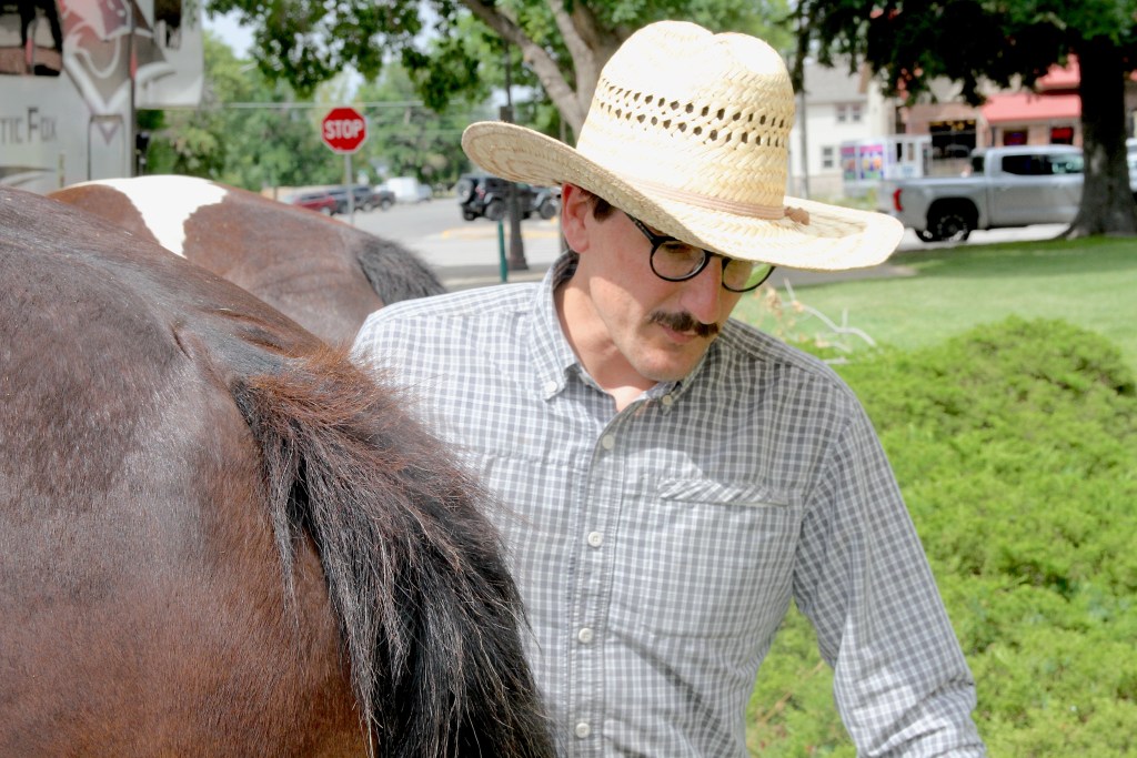 A horse-drawn POTUS hopeful is touring Wyoming. And suing Yellowstone ...
