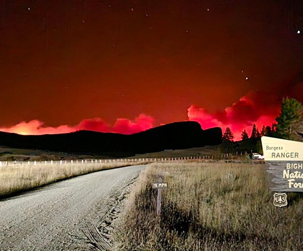Elk Fire burns 6 buildings near Dayton as residents fight to save homes ...
